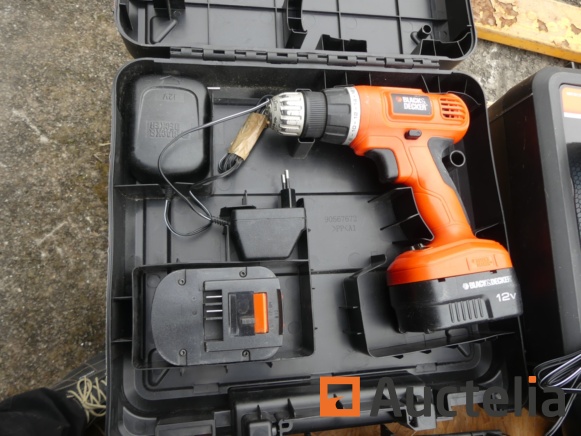 2 Drills screw driver on batteries Black Decker EPC12 Drill screwdr auctelia