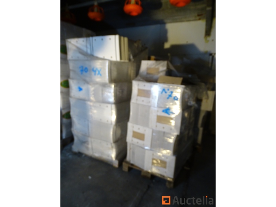 4 Pallets of verpakking cartons (500 x 300 x 100 mm), (408 x 308 x 100 ...