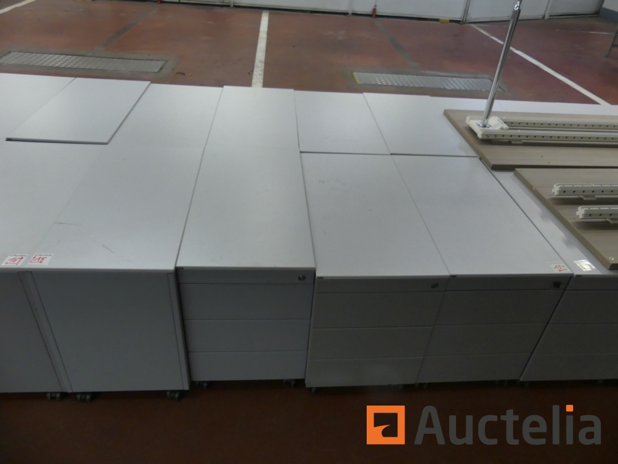8 metal Drawer units mismatched TDS - Office furniture - auctelia.com