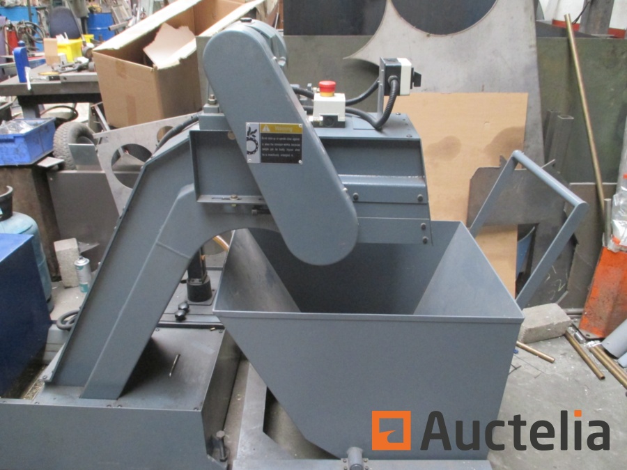 Automatic chip evacuation with collecting tray - Metalworking - Metal ...