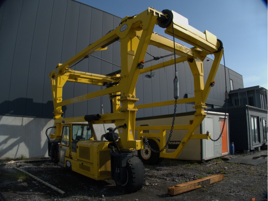 Combilift 35T SC3T Self-propelled Portico - Forklift trucks - Contain ...