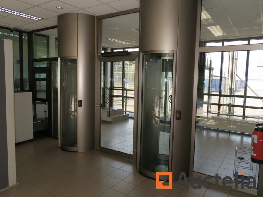 Kaba double entrance locker, X-ray suitcase scanner, Outokumpu-instrum ...