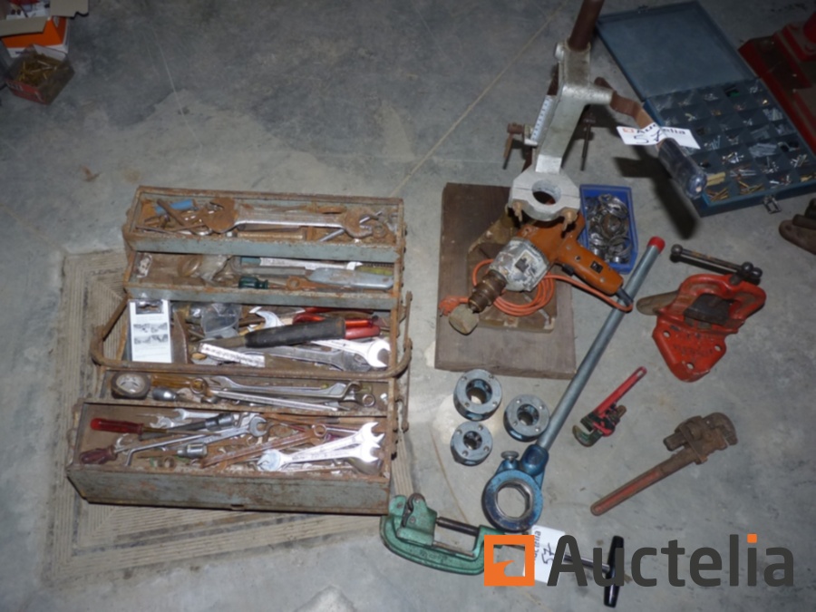 Metal tool box, Pipe cutter, Drill Foot, Thread Rolling Machine - Cons ...