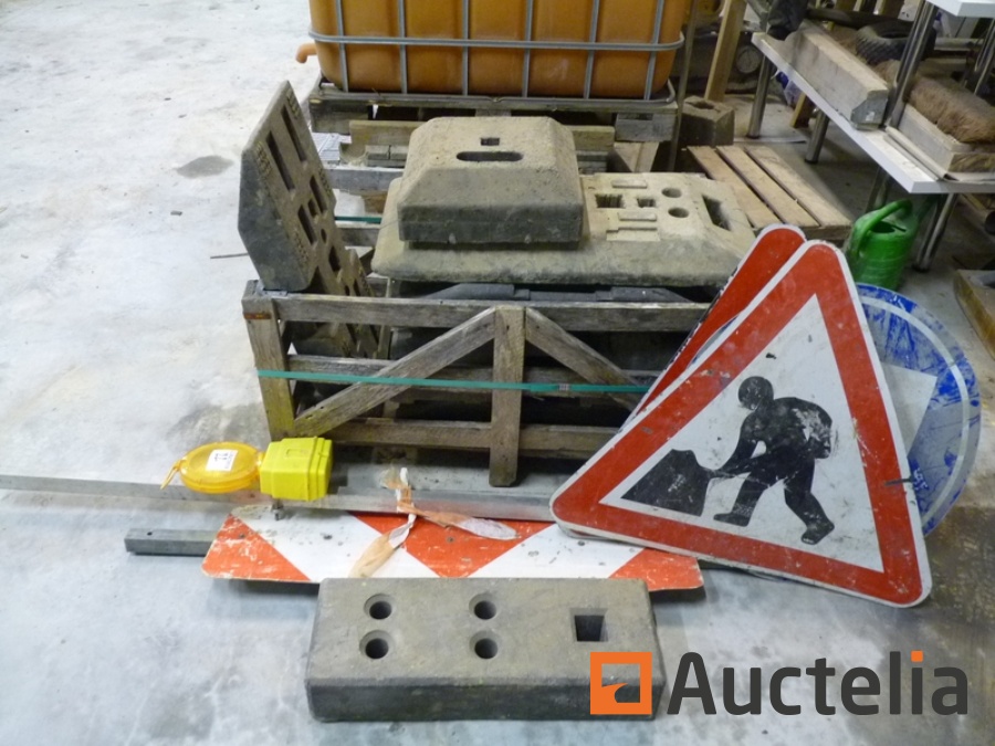 Security barrier feet, signs - Accessories - auctelia.com