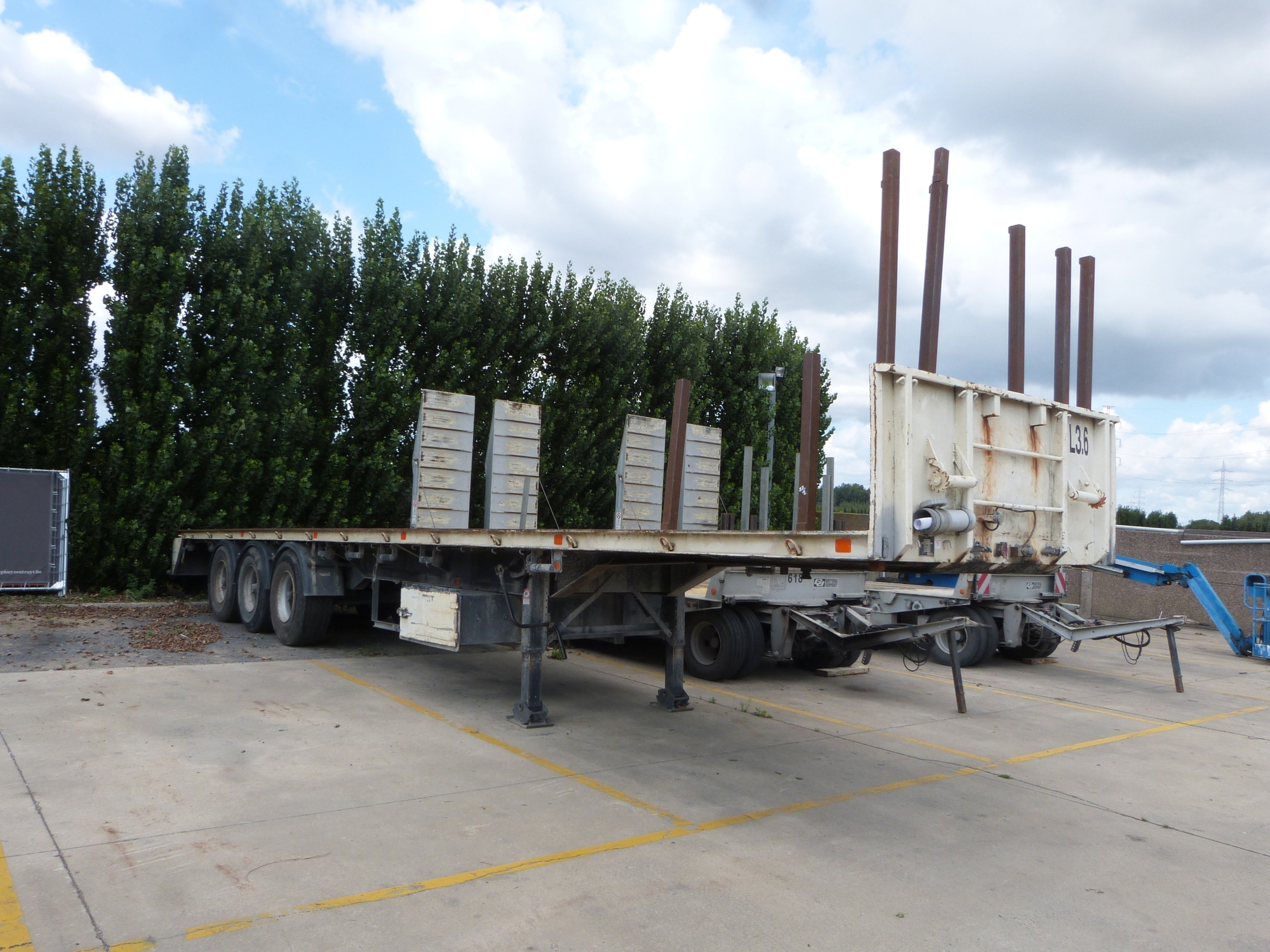 Construction Equipment and concrete - Construction - Auctelia