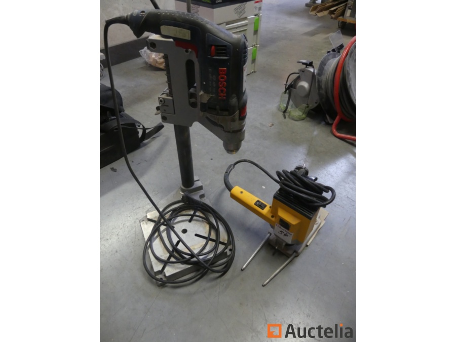 Perceuse BOSCH avec pied colonne, défonceuse DEWALT - Outillage à main ...
