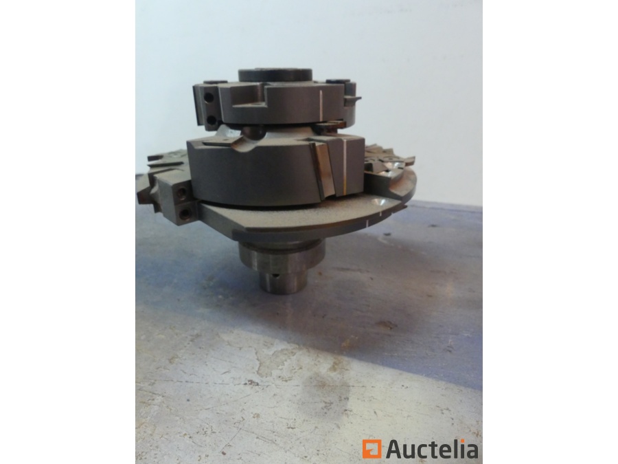 Porte-outil avec fraise pour centre d'usinage CNC Elbé - Machines à bo ...