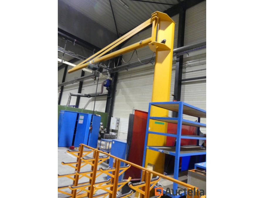 REF:47 - Potence de levage 1T avec palan électrique Demag - auctelia.com