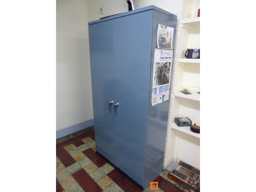 1 Metaal kast - Consumptieartikelen - Meubelen - auctelia.com