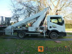 Vrachtwagen Nissan met Hoogtewerker Ruthmann TB 270 - Bouw - auctelia.com